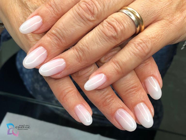 Baby Boomer unghie: la nail art di tendenza, semipermanente colori | Blog